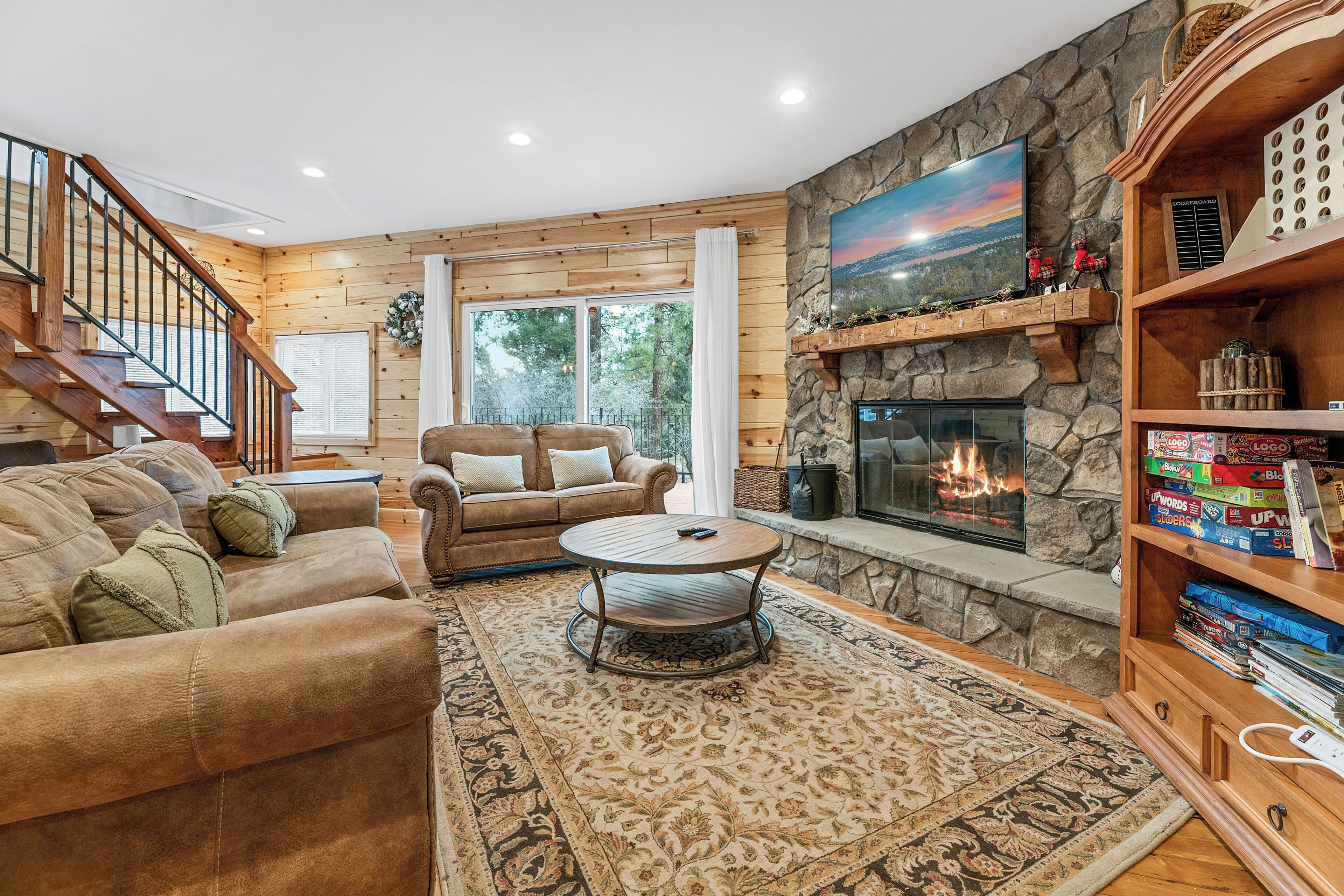 Casa, pátio, vista para a montanha | Sala de estar | Televisor, leitor de DVD 