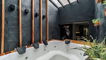 Apartamento Deluxe | Banheira de hidromassagem privativa