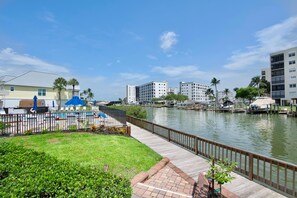 Apartamento em Condomínio Fechado, 1 cama king-size e sofá-cama (Estero Island Yacht & Racquet 320) | Terrenos do alojamento
