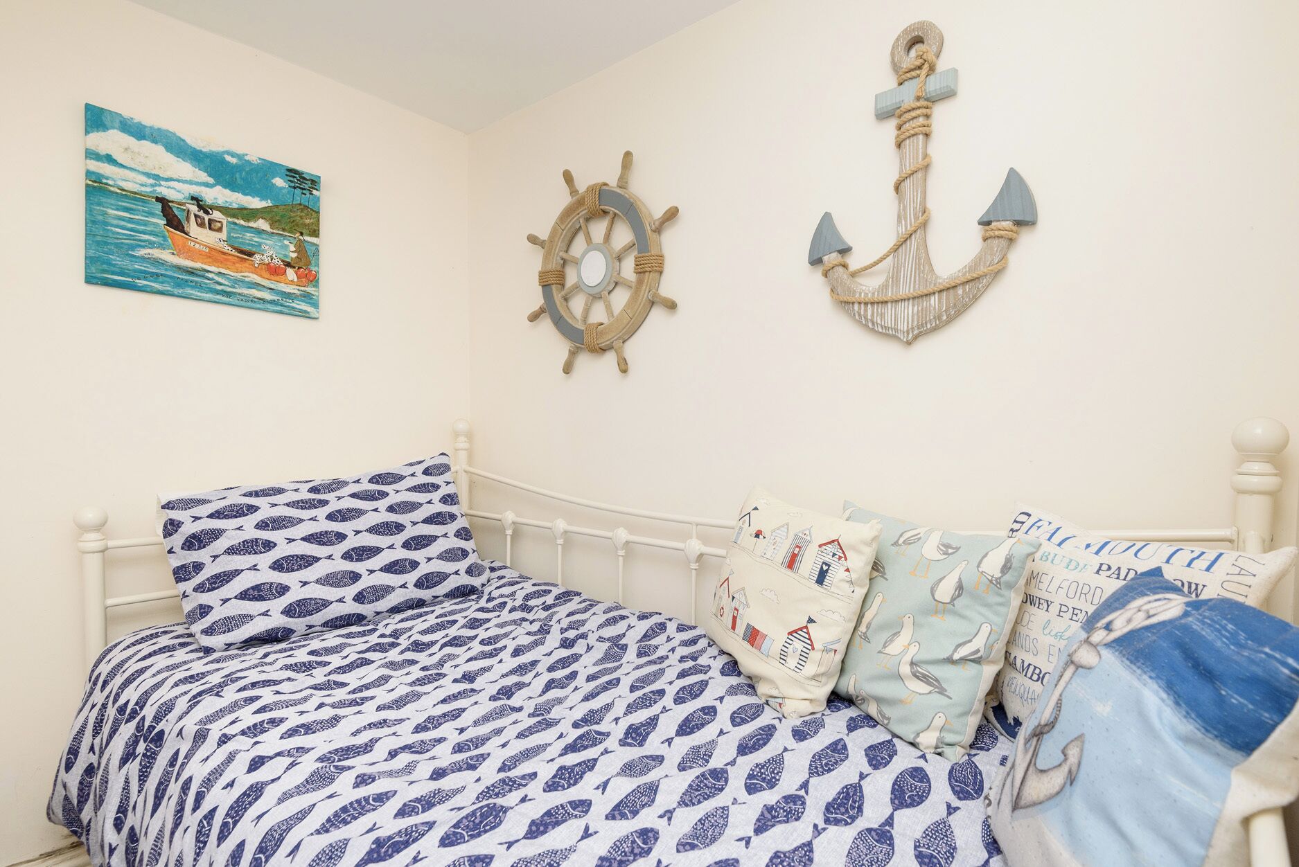 2 quartos, individualmente decorados, individualmente mobiliados