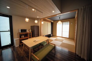 Vila, 3 quartos (No pets) | Área de estar