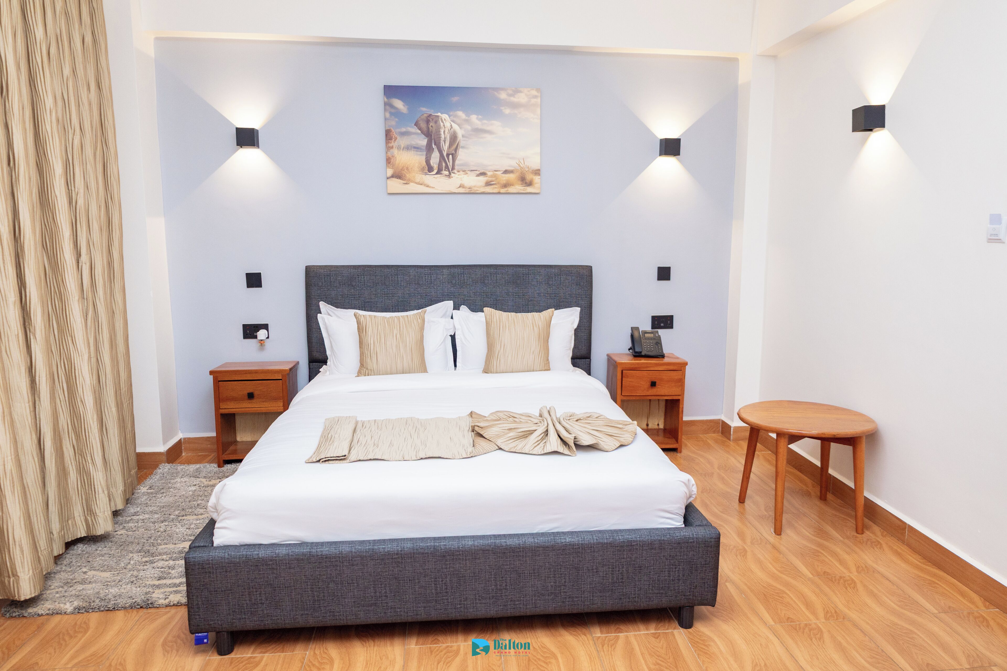 Quarto executivo | Camas com colchões de espuma com sistema de memória, cofres nos quartos