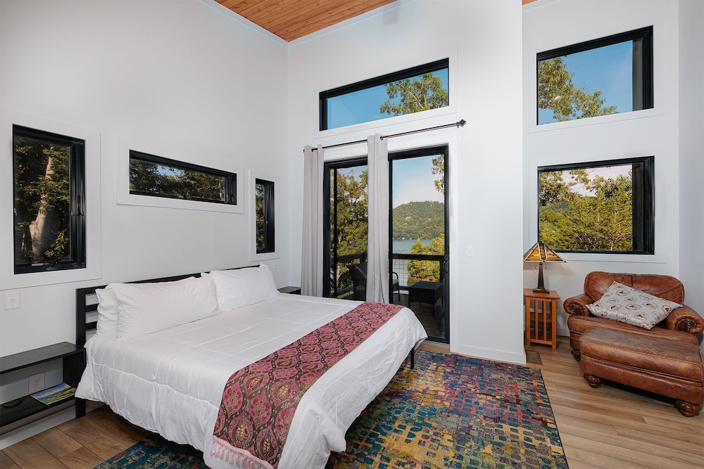 Sweet Briar Lake House picturesque mountain lake views - Swain County ...