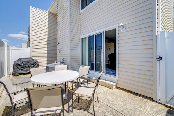 Walk To Brigantine Beach: Condo W/ Furnished Patio - Marine Mammal Stranding Center