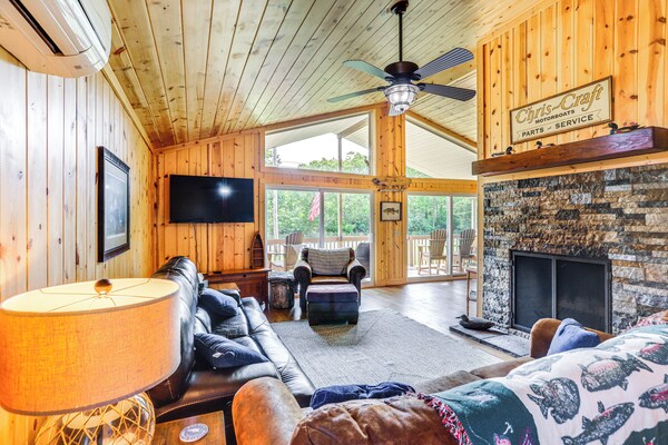 Walk To Lake: Kelleys Island Gem W/ Deck! - Put-in-Bay, OH