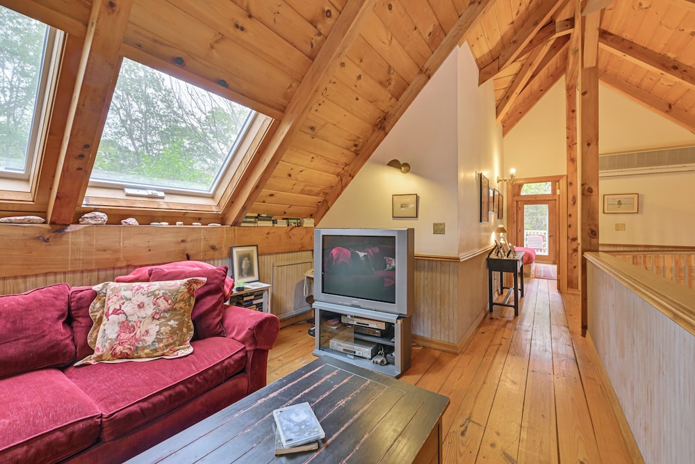 20-acre Hamptons Nature Escape W/ Hot Tub & Pool - East Hampton, NY