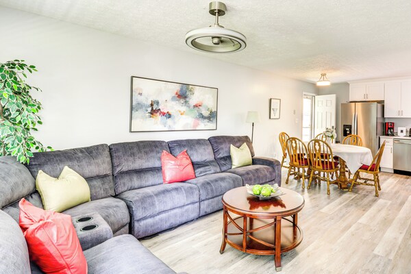 4 Mi To Hampton Coliseum: Home W/ Yard! - Newport News, VA