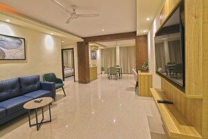 Quarto família | Frigobar, cofres nos quartos, escrivaninha