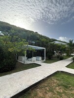 TV de ecrã plano, Netflix, piso aquecido, serviços de streaming 