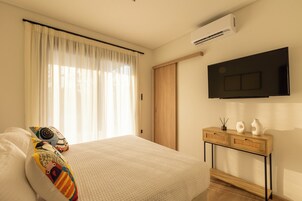 Villa with Private Pool | Roupas de cama antialérgicas, cortinas blackout, quartos à prova de som