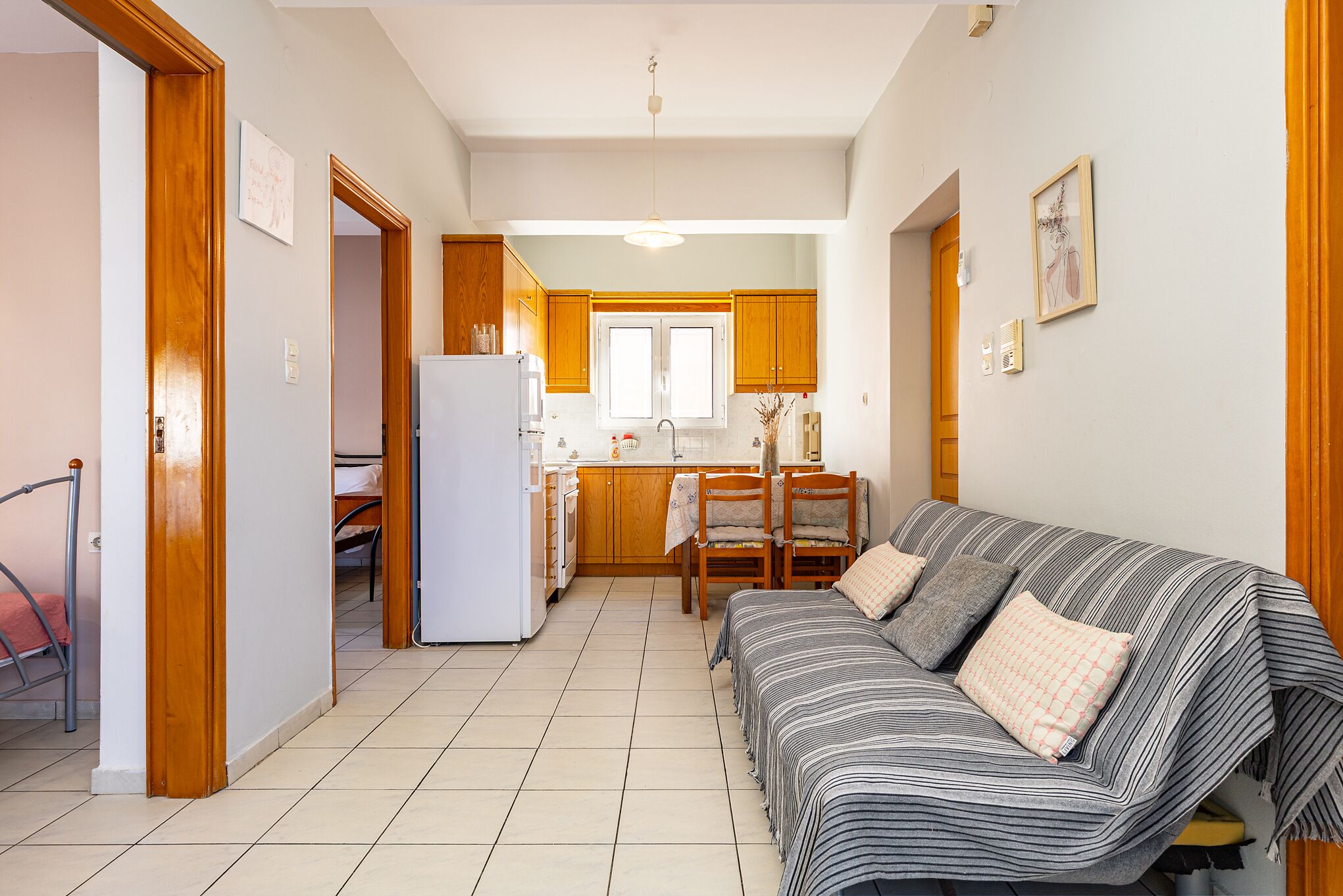 Apartamento, 2 quartos, sacada, vista para a montanha | Quartos à prova de som, ferros/tábuas de passar roupa, Wi-Fi de cortesia