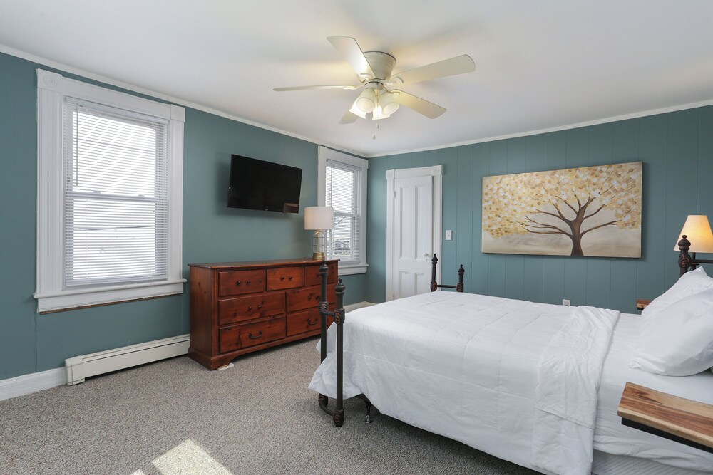 Charming 2BR Sea Bright Condo – Outdoor Shower, Walk to Beach ...