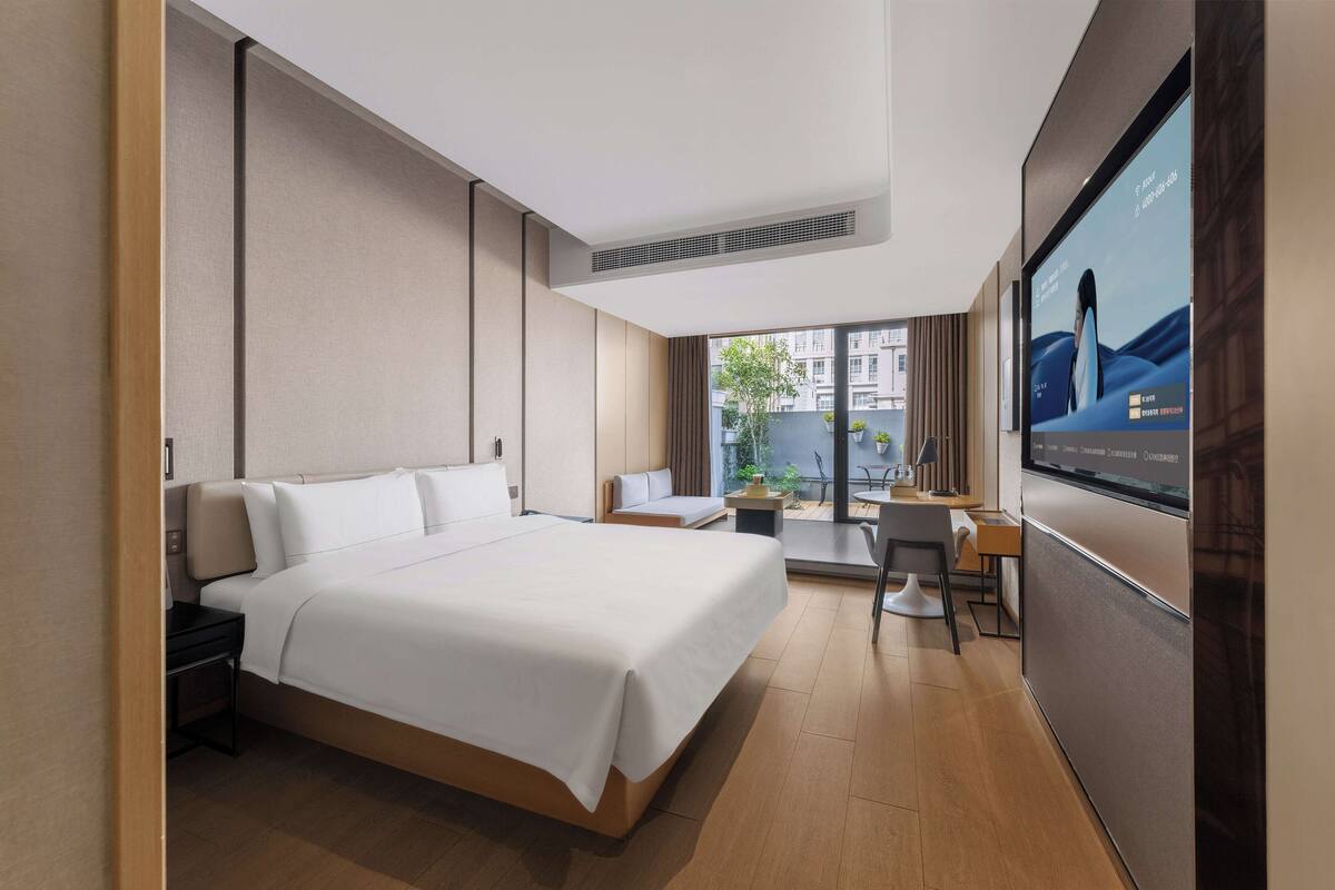 Quarto Duplo, varanda, Vista para a cidade | Roupa de alta qualidade, edredões de penas, minibar grátis