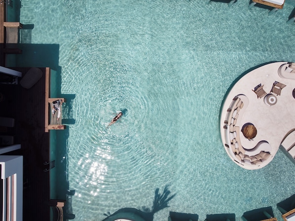 3 piscinas exteriores