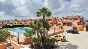 Apartamento, 2 quartos, varanda | Piscina