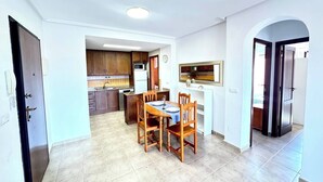 Apartamento, 2 quartos, varanda | Sala de jantar