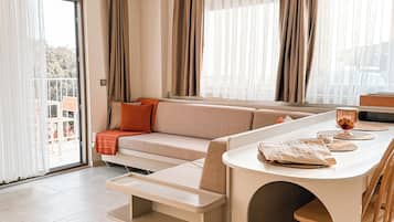 Apartamento de Luxo em Condomínio Fechado, varanda, vista para o mar | Sala de estar