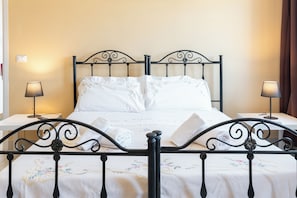 Apartamento luxo, vista para o mar | Roupas de cama premium, edredons de pluma