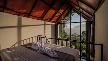 Suíte luxo, vista para a montanha | Escrivaninha, espaço de trabalho para notebook, Wi-Fi de cortesia