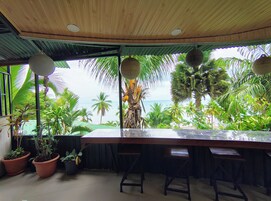 Apartamento Deluxe, varanda, vista para o oceano | Wi-fi grátis, roupa de cama fornecida 