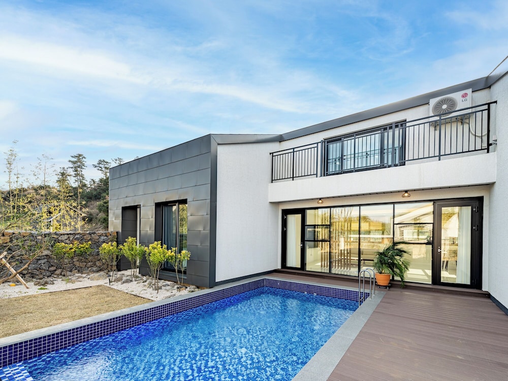 Gobajinin Private Pool Villa - Jeju-si