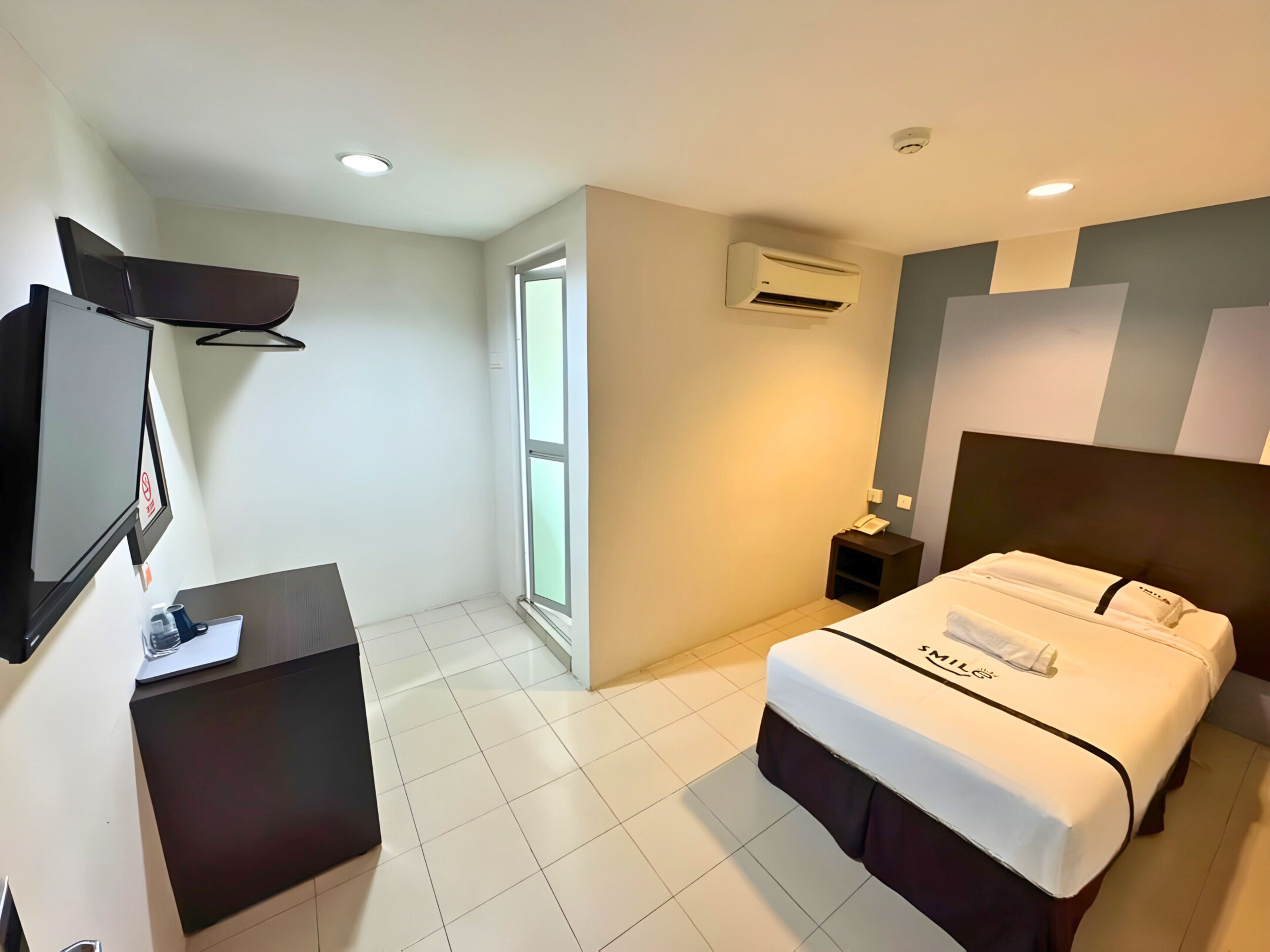 Quarto solteiro | Escrivaninha, ferros/tábuas de passar roupa, Wi-Fi de cortesia