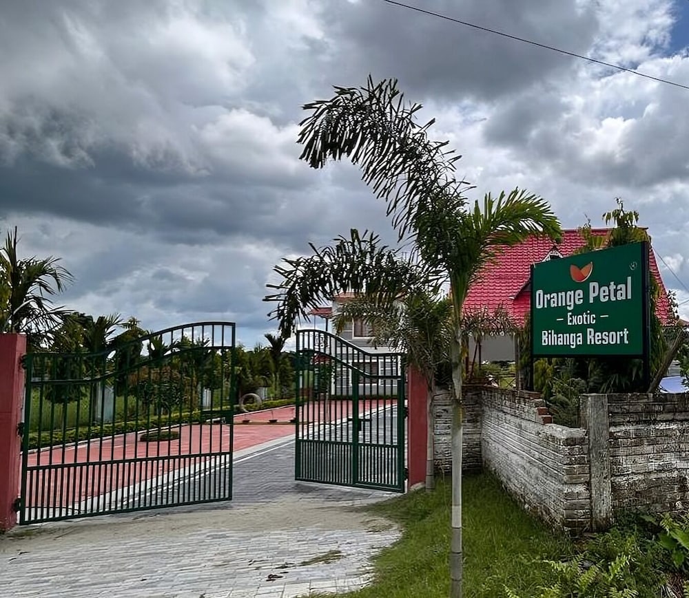 Orangepetal Exotic Bihanga Resort - West Bengal