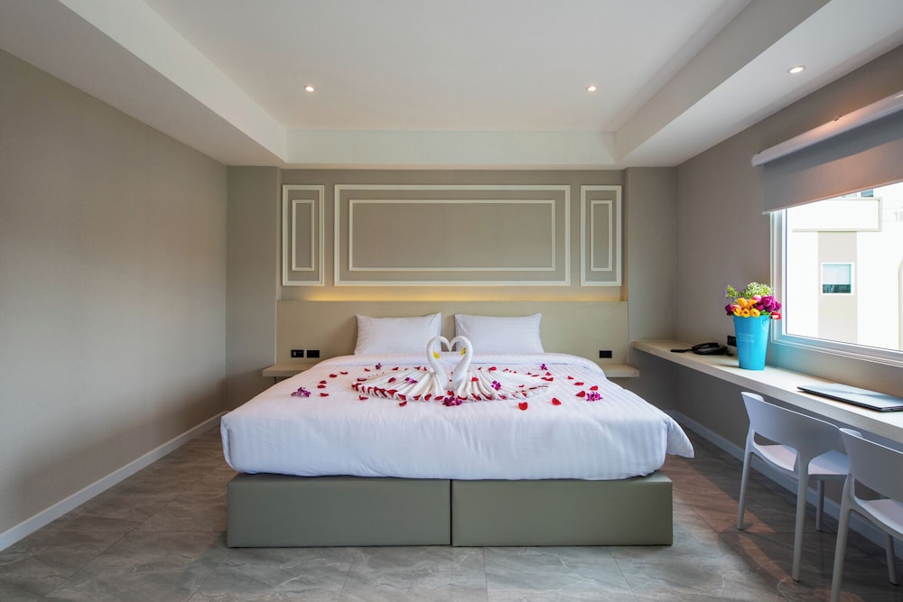 The Moment - Khlong Luang District