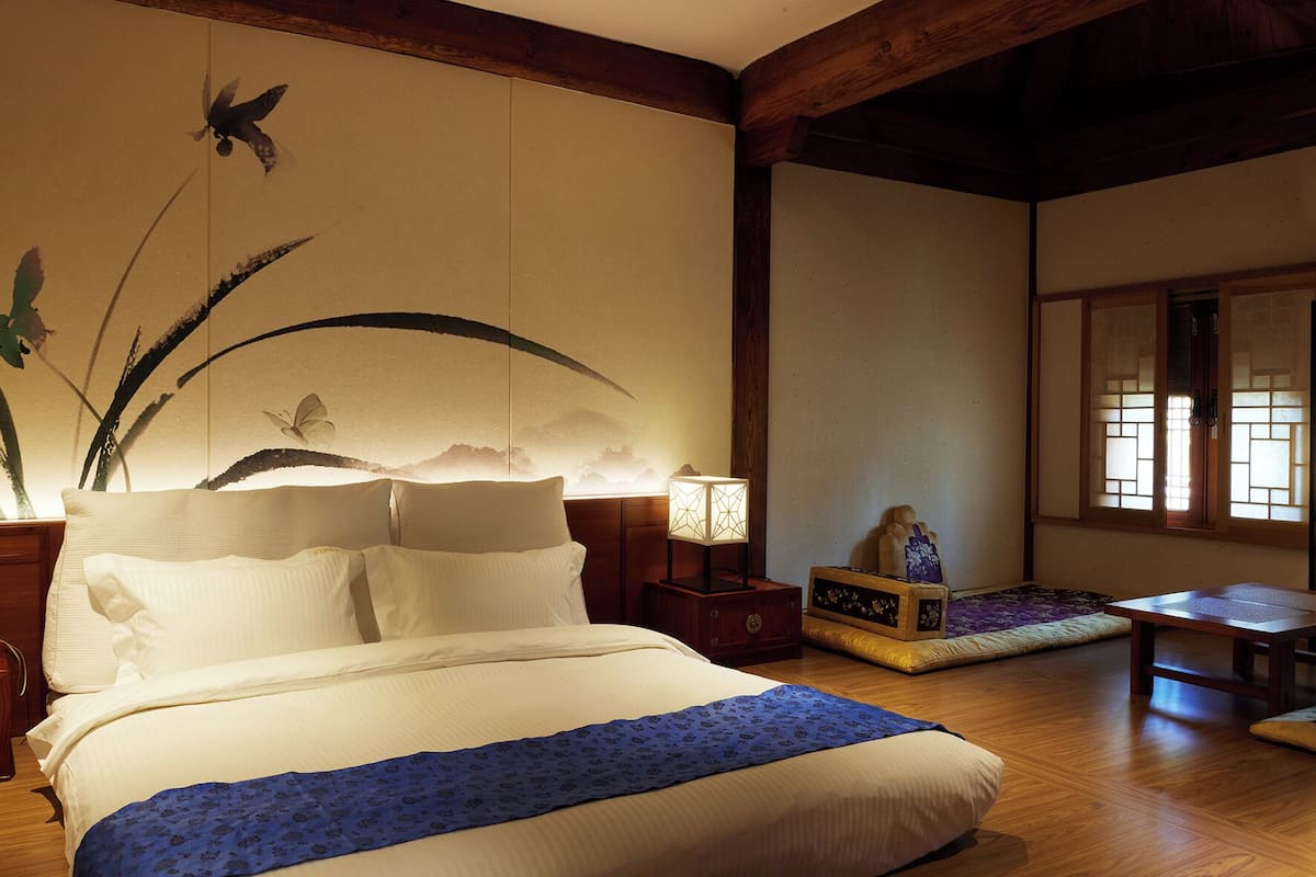 Escrivaninha, espaço de trabalho para notebook