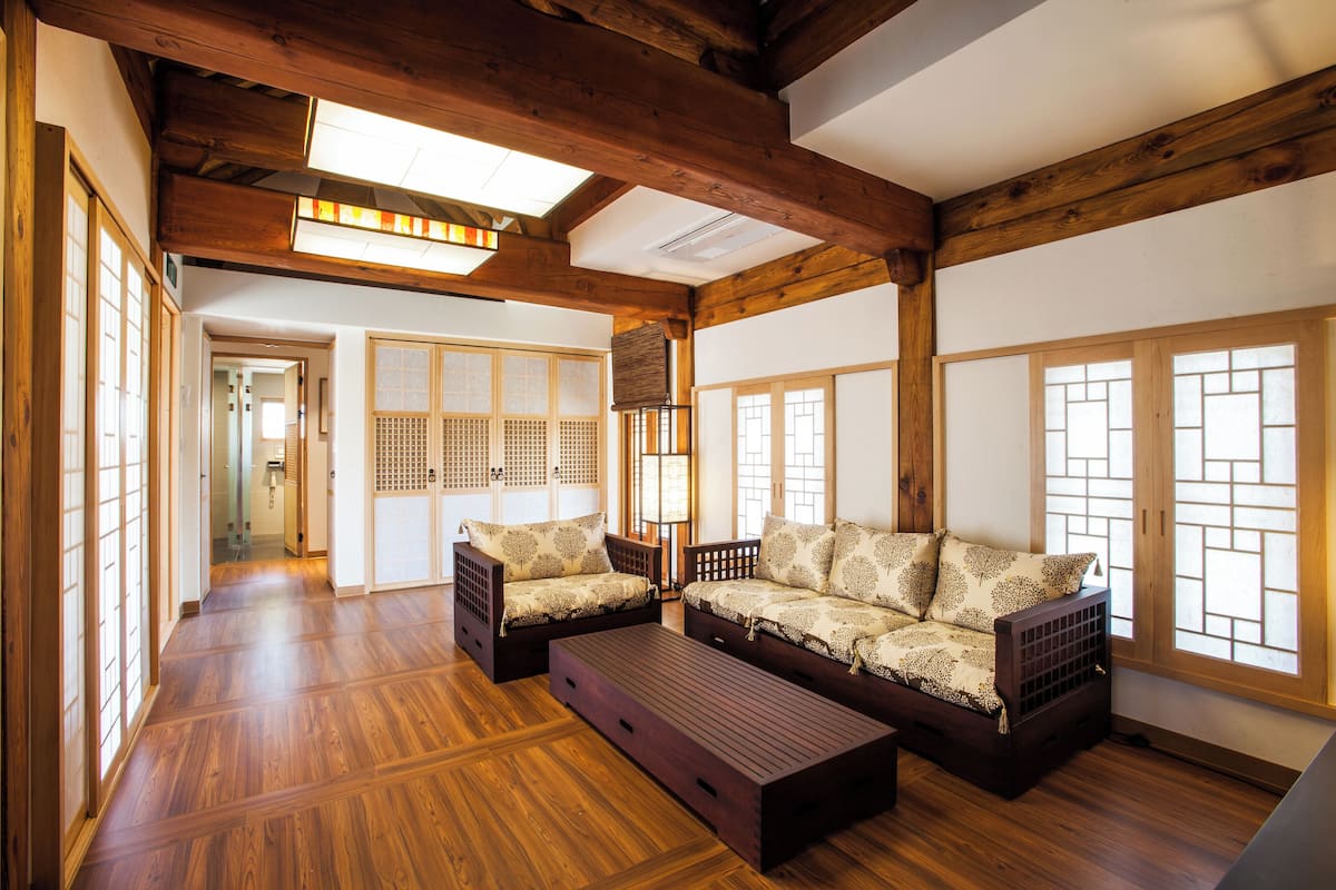 Signature Grand Garden Spa Suite | Área de estar | Pisos aquecidos