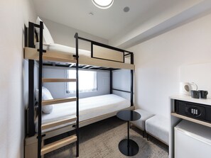 Quarto Standard, não fumadores (Twin Double Bunk Beds) | Edredões de penas, cofre no quarto, cortinas/cortinados opacos 