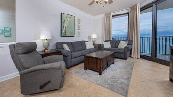 Apartamento em Condomínio Fechado, 2 quartos | Sala de estar