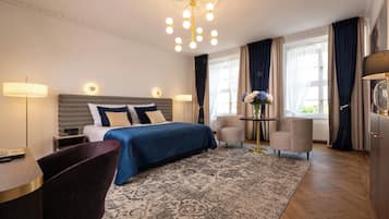 Main Square View Apartment | Cofres nos quartos, escrivaninha, ferros/tábuas de passar roupa