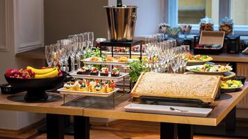 Pequeno-almoço tipo buffet diário (79 PLN por pessoa)