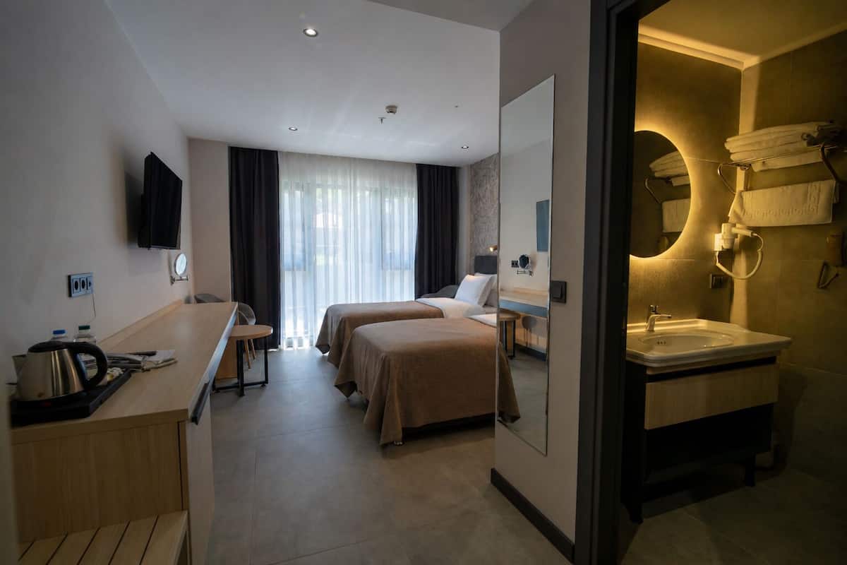 Quarto Twin Superior, vista para o vale | Roupa de alta qualidade, minibar, cofre no quarto, secretária