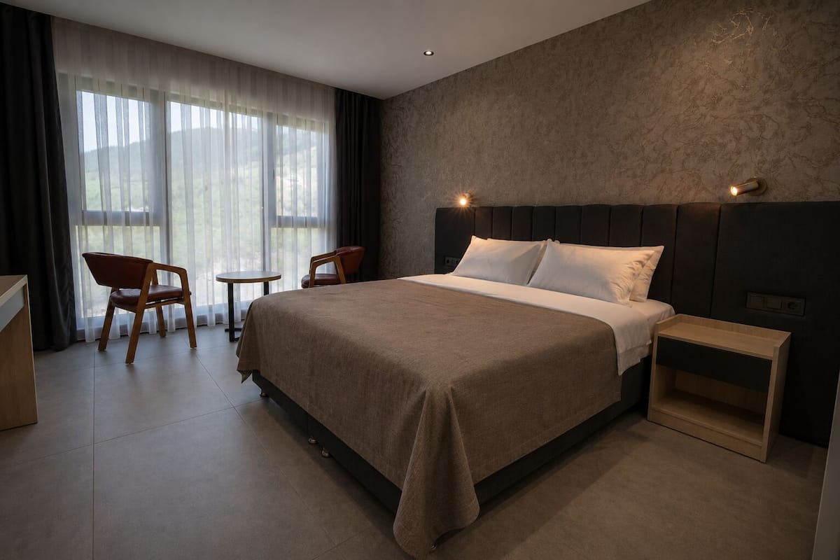 Quarto Duplo Superior, vista para o vale | Roupa de alta qualidade, minibar, cofre no quarto, secretária