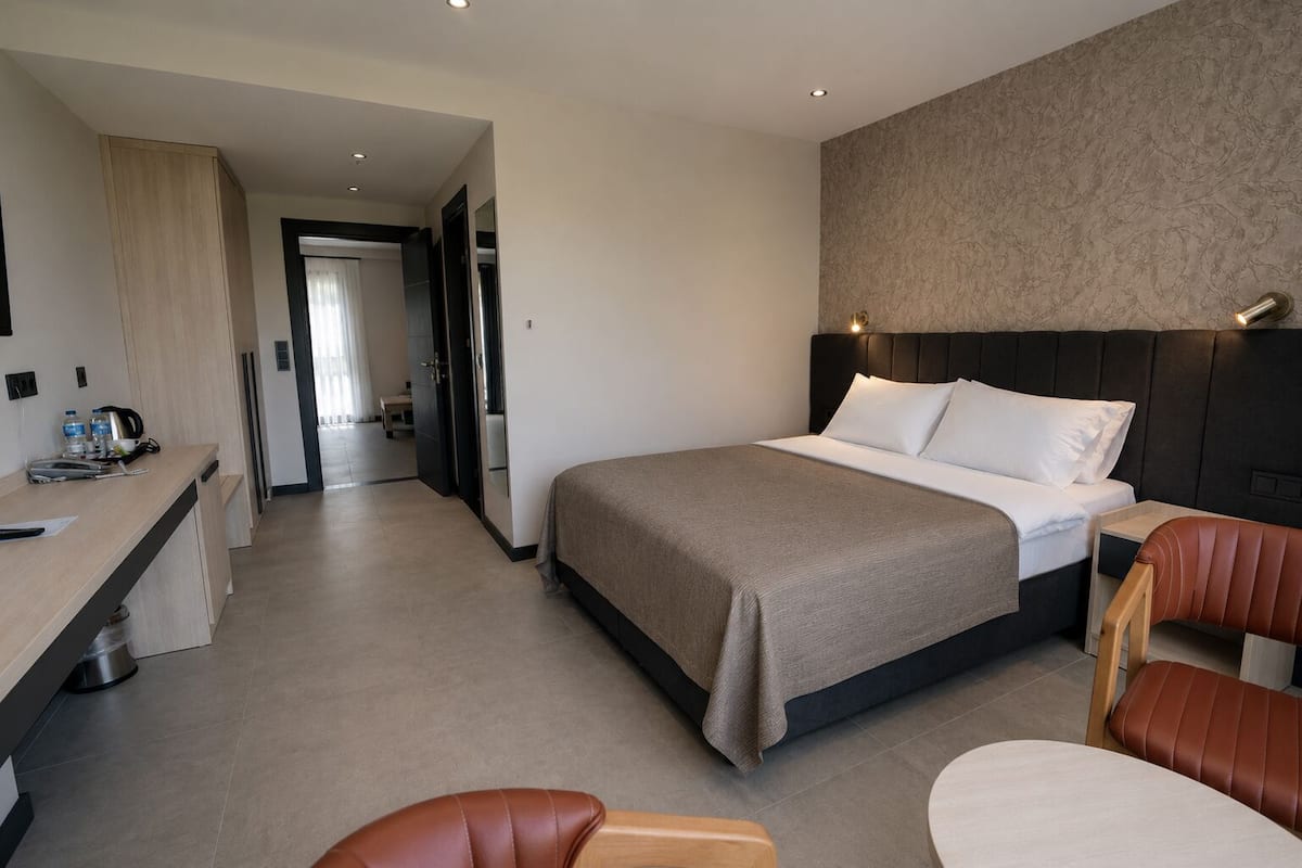 Suite, vista para o vale | Roupa de alta qualidade, minibar, cofre no quarto, secretária