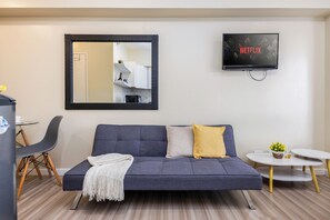 Estúdio Deluxe | Com decoração personalizada, com mobília individualizada, secretária 