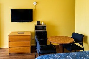 Secretária, secretária adequada para computadores portáteis 