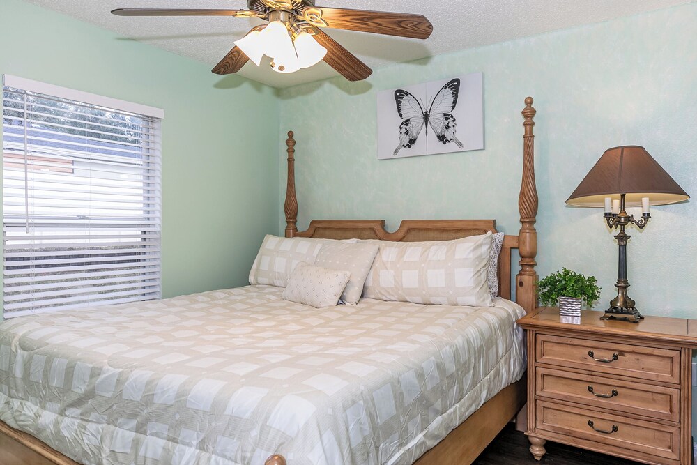 Luxurious Boho Getaway Experience W Pool Table Reviews, Deals & Photos ...