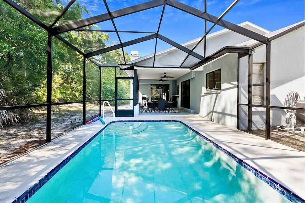 Hudson Retreat, 3 Bedroom Pool Home! - Hudson, FL