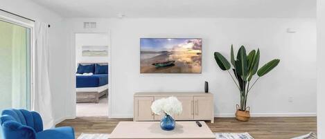 Casa, várias camas, cozinha, vista para o jardim (13097 Scottville St) | Área de estar