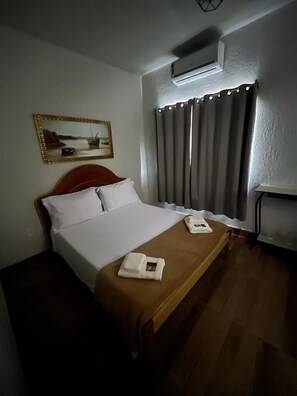 Quarto Duplo Básico, vista para a piscina | Wi-fi grátis