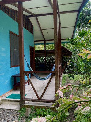 Cabana de Madeira Económica, vista para o jardim | Terraço/pátio interior