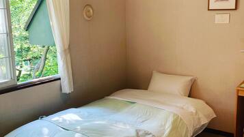 Quarto Individual Básico, vista para o jardim | Edredões de penas, Wi-fi grátis, roupa de cama fornecida