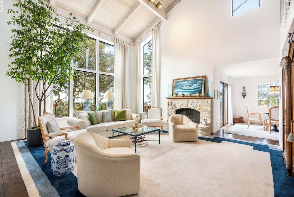 Heavenly Carmel Stay For 10! - Carmel-by-the-Sea, CA