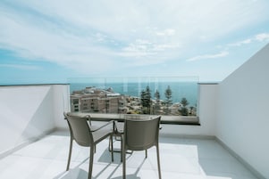 Quarto Duplo Superior, varanda, vista para o mar | Com mobília individualizada, secretária