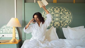 Quarto executivo, sacada, vista para a piscina | Wi-Fi de cortesia