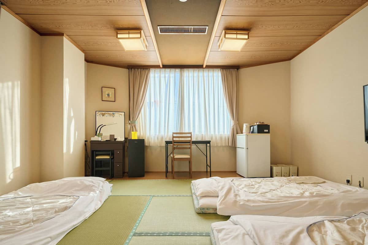 Quarto em estilo japonês | Secretária, secretária adequada para computadores portáteis