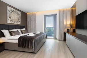 Quarto Clássico com Cama de Casal, 1 quarto, vista para o pátio | Secretária adequada para computadores portáteis 